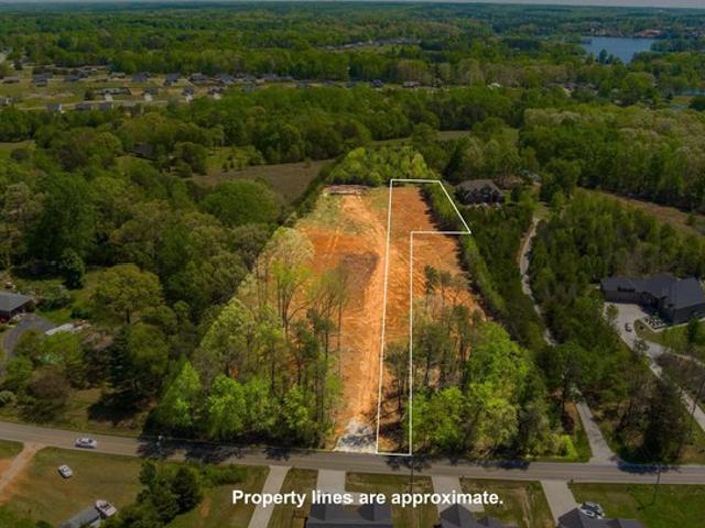 2590 Foster Rd, Inman, SC 29349