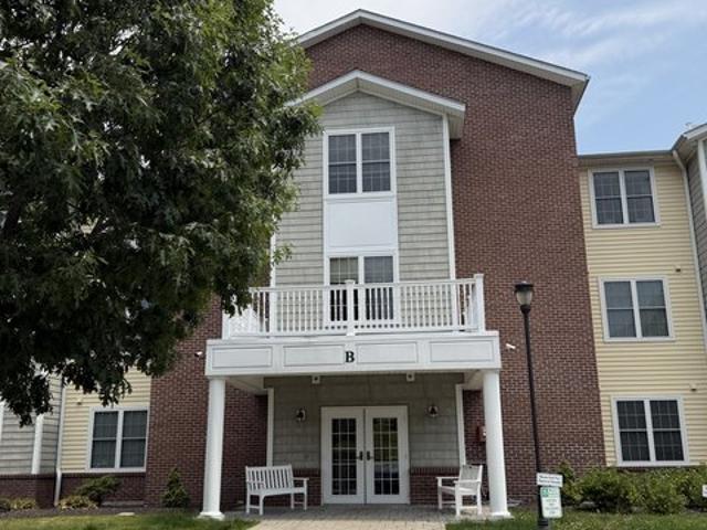 2590 Gold Star Hwy Apt 111, Groton, CT 06355