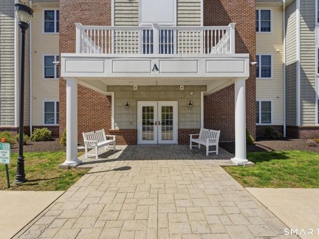 2590 Gold Star Hwy Apt 208, Groton, CT 06355