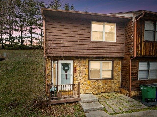 2590 Townhouse St, Christiansburg, VA 24073