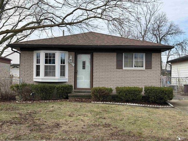 25920 Reeck Rd, Trenton, MI 48183