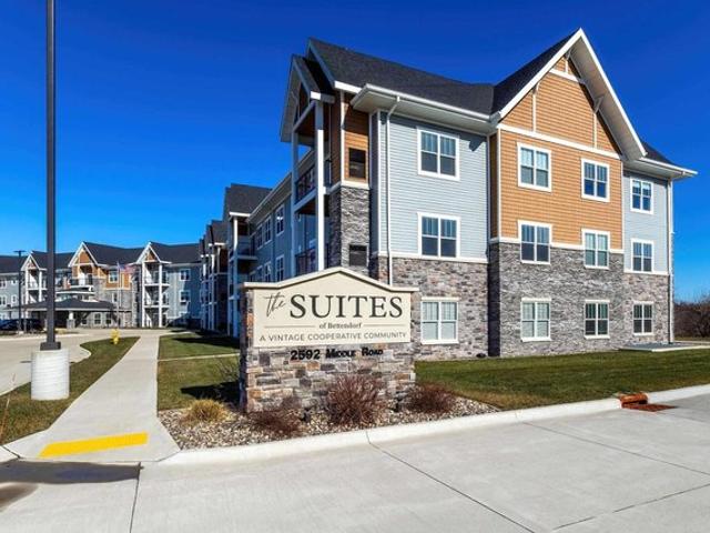2592 Middle Rd Apt 318, Bettendorf, IA 52722