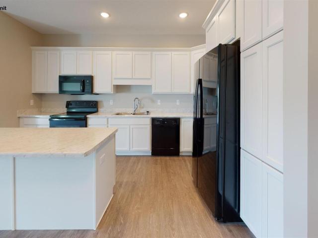 2592 MIDDLE Road # 220