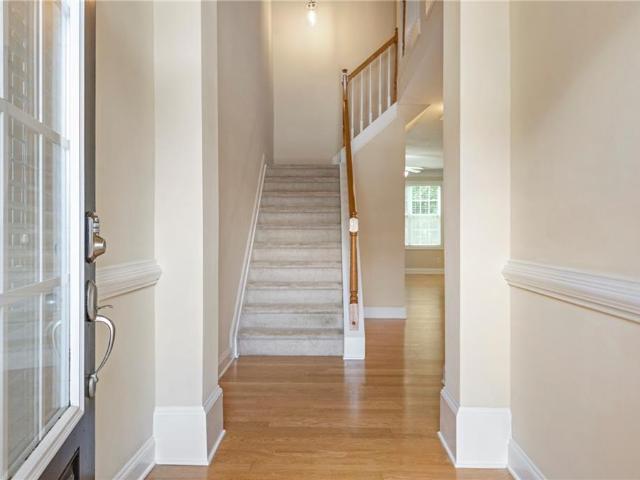 2592 Gadsen Walk