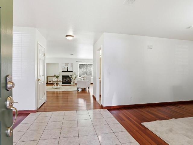 2592 Glenview Drive