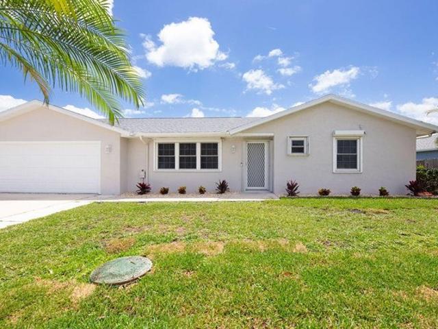 2592 SE Grand Dr, Port Saint Lucie, FL 34952