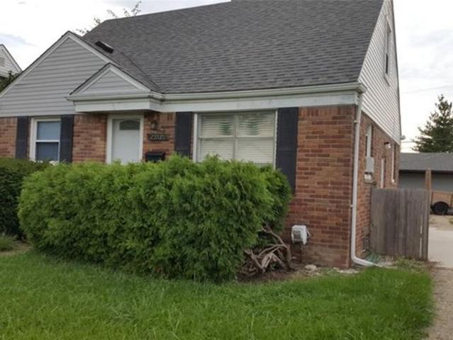 25935 Waldorf St, Roseville, MI 48066