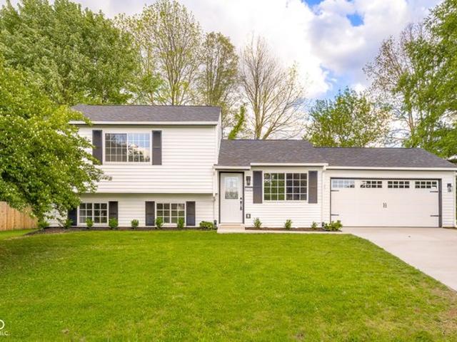 2593 Chaucer Dr, Columbus, IN 47201