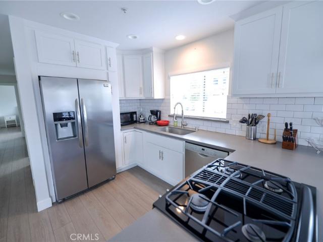 259 Avenida Granada B