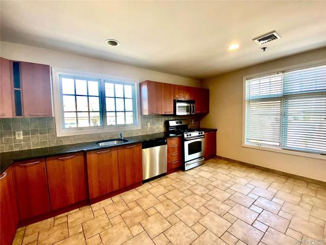 259 Glen Cove Avenue 255