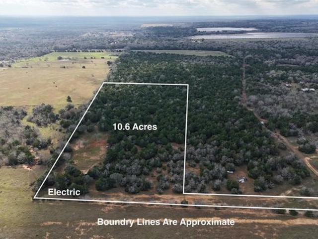 259 Meduna Rd, Smithville, TX 78957