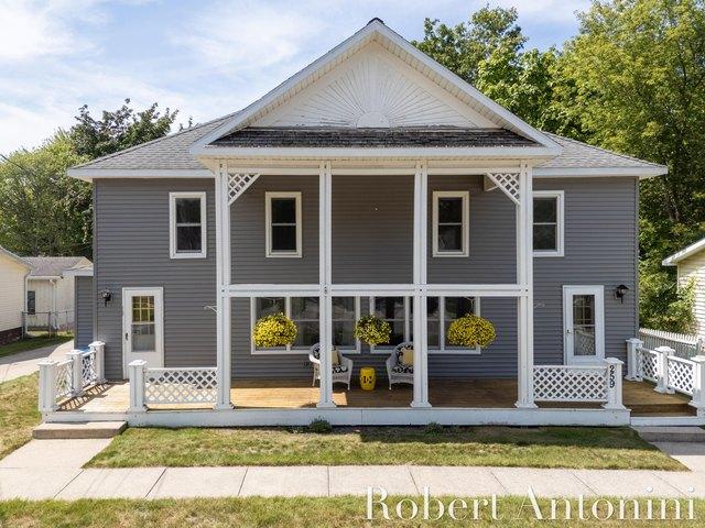 259 S Wythe St, Pentwater, MI 49449