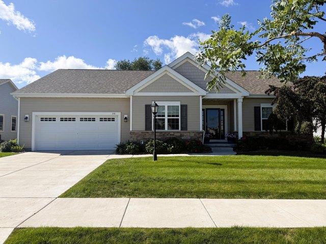 259 Silver Lake Trl, Oconomowoc, WI 53066