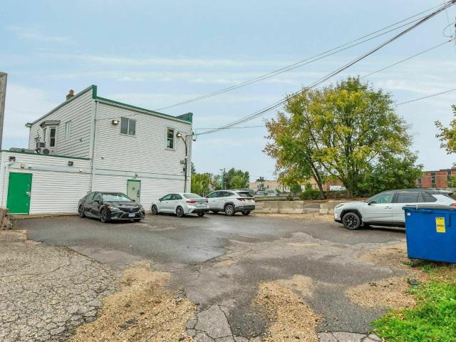 259 University Avenue W