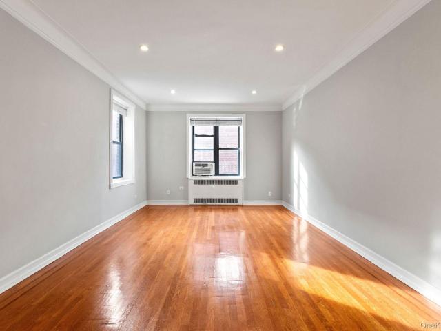 25 40 31st Avenue 6E/F