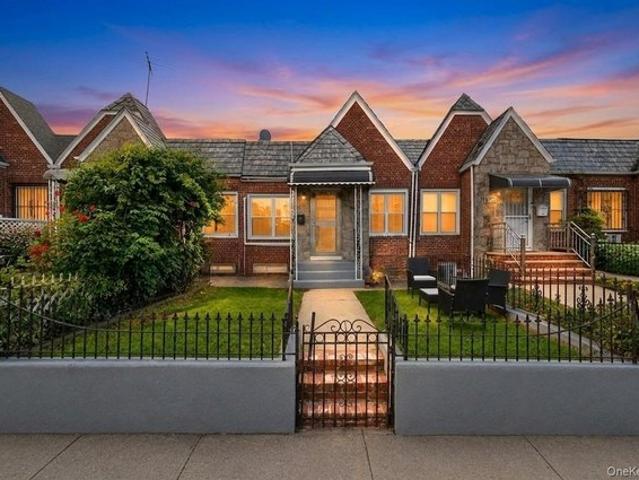 25 50 86th St, East Elmhurst, NY 11369