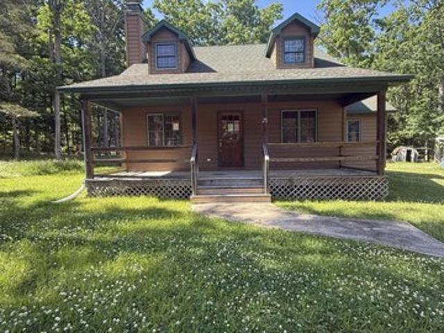25 5th St, Hawley, PA 18428