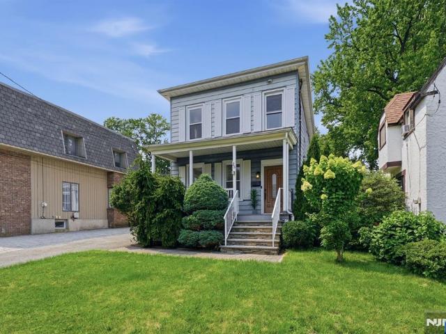 25 6th Street