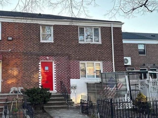 25 05 87th St, East Elmhurst, NY 11369