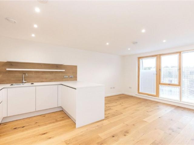 25, 17 Hughes Close
