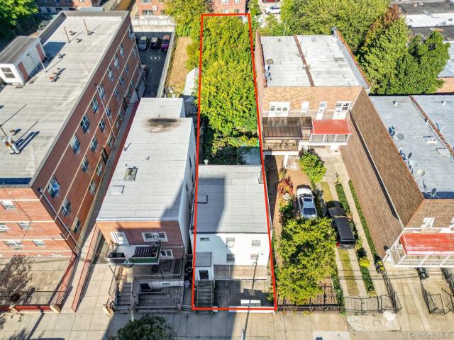 25 14 Crescent Street