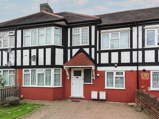 25, 27 Westview Drive, London, IG8 8LX, United Kingdom | 2 bed apartment for rent #168133014 | Rentberry