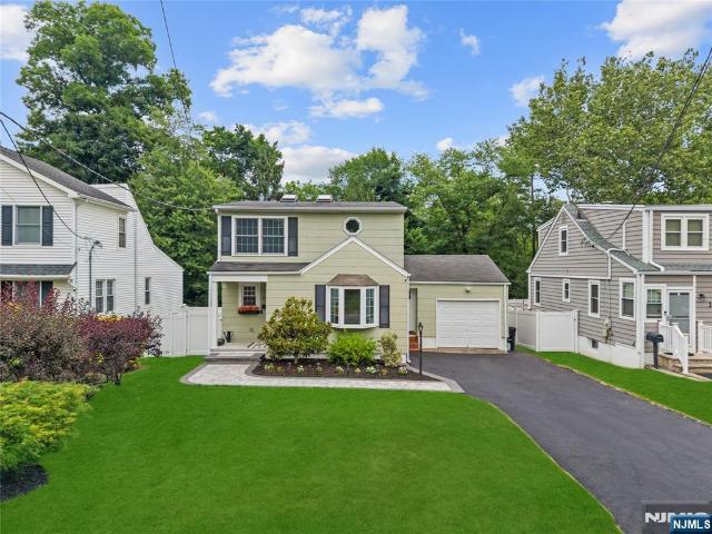 25 2nd Avenue
