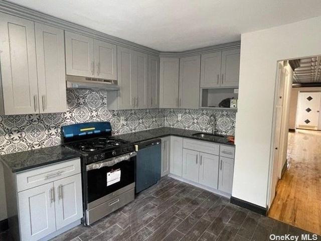 25 37 71st St, East Elmhurst, NY 11370