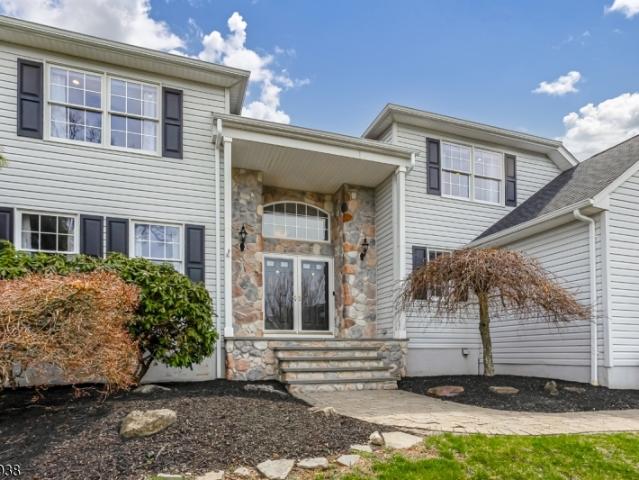 25 Tamarack Dr