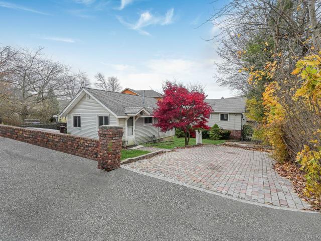 25 Teneyck Ave, Greenwood Lake, NY 10925 | MLS #936341 | Compass