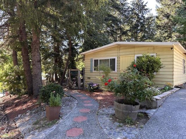 25 Tree Top Ln, Willow Creek, CA 95573