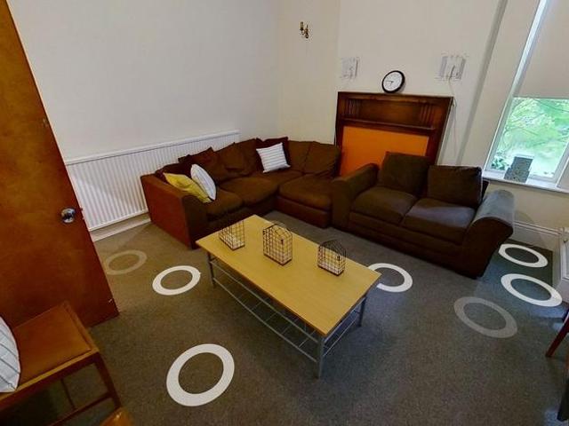 25 Trinity Avenue, Lenton. 5 bed house to rent £2,708 pcm £625 pw