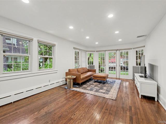 25 Vanderburgh Avenue