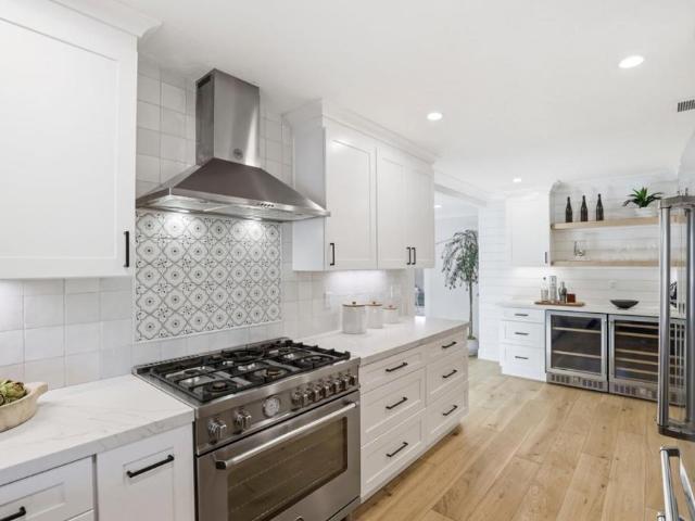 25 Valleyhaven Way