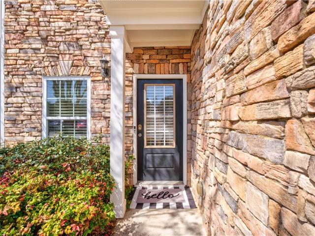 25 Village Glen