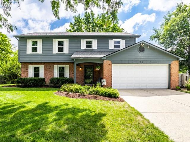 25 Village Pl, Zionsville, IN 46077