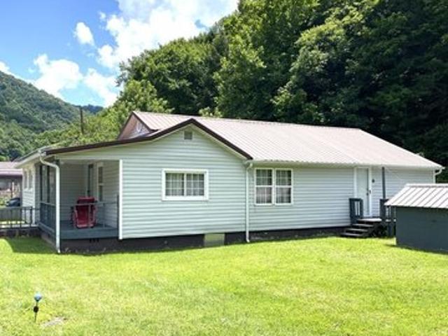 25 W Back St, McDowell, KY 41647