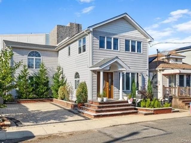 25 W 10th Rd, Broad Channel, NY 11693
