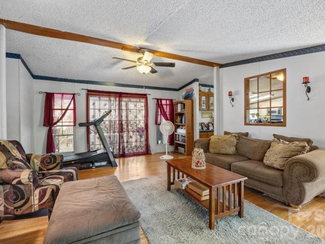 25 Weaver Lane