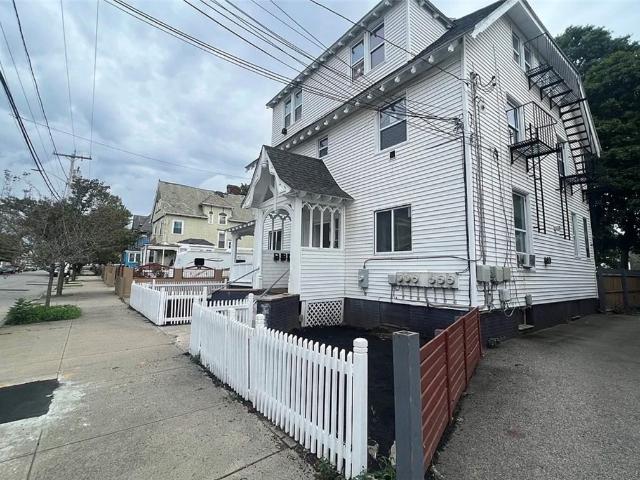 25 Wesleyan Ave, Unit 2R, Providence, RI 02907 | MLS #1411 | Compass