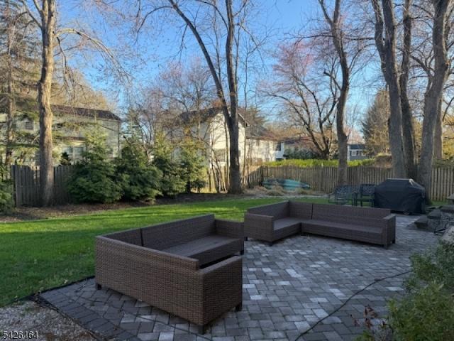 25 Whitman Dr