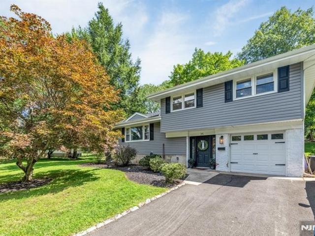 25 Windsor Ct, Norwood, NJ 07648