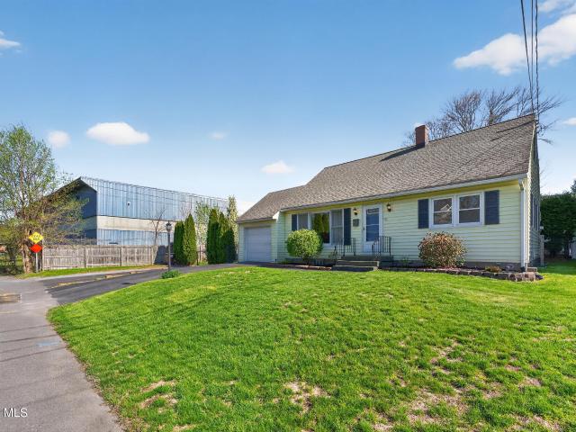 25 Woodbine Avenue