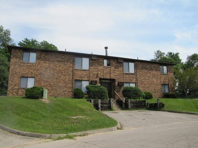 25 Aossey Ln SW, Cedar Rapids, IA 52404