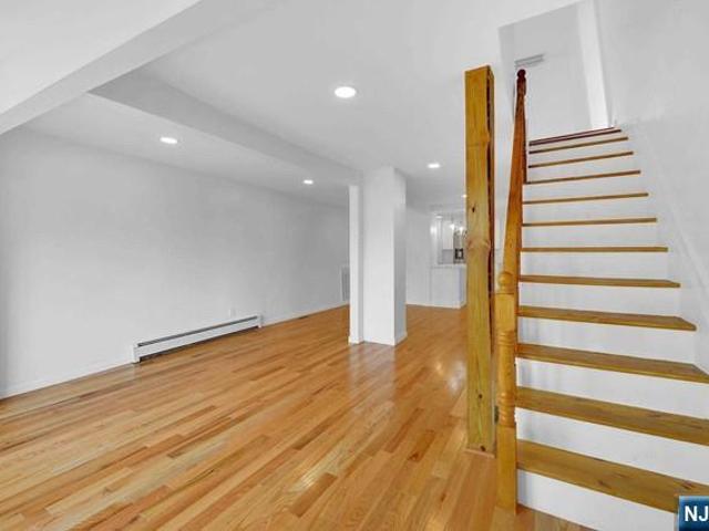 25 Allen St, Cresskill, NJ 07626 | Compass