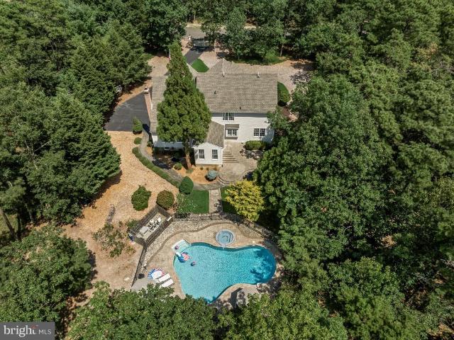 25 Amesbury Parke