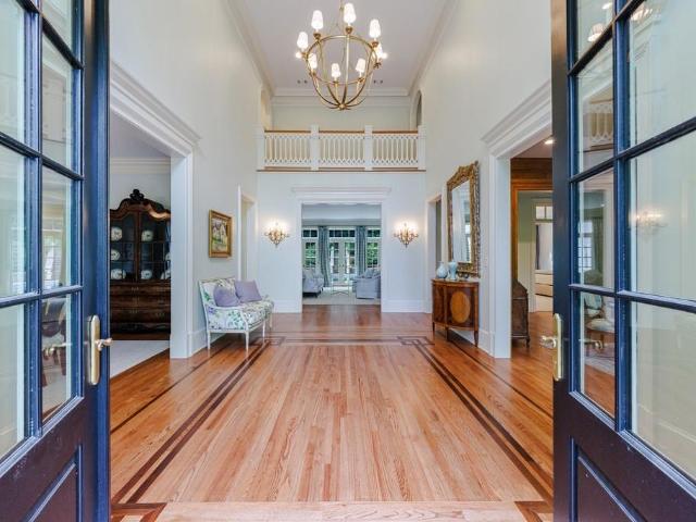25 Asheworth Court NW