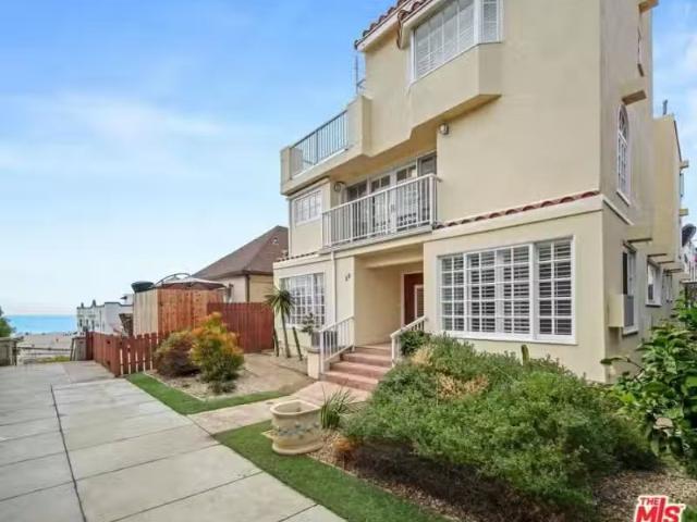 25 ARCADIA TER, 1, SANTA MONICA, CA 90401