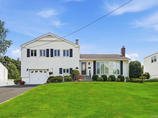 25 Arden Dr, Hartsdale, NY 10530