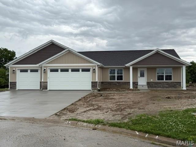 25 Atwood Ct, Highland, IL 62249